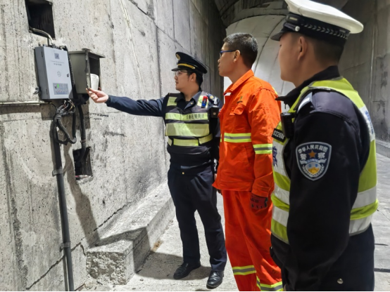 福建交警假期全域守护：精准疏导暖民心 坚守岗位保平安 - 新闻聚焦 - 福建交警网