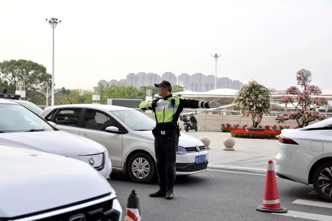 漳州交警：站好新年“第一岗”，守护安全“不打烊” - 八闽风采 - 福建交警网