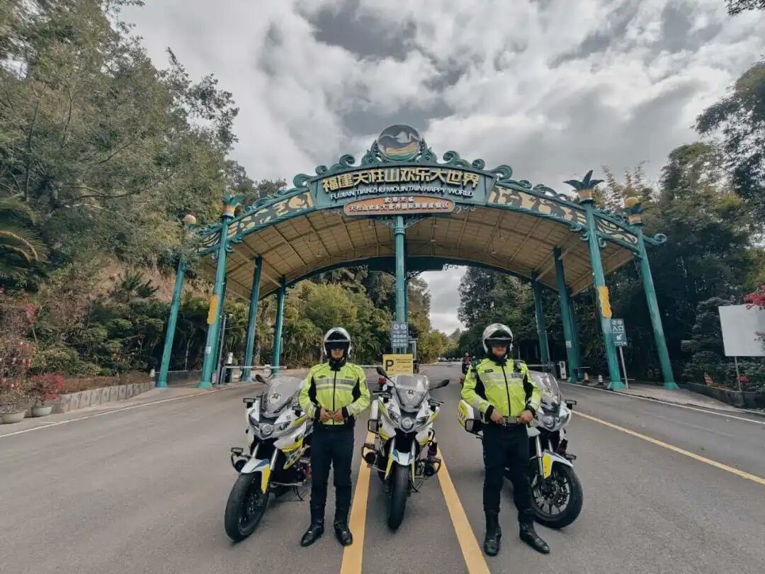 漳州交警：站好新年“第一岗”，守护安全“不打烊” - 八闽风采 - 福建交警网
